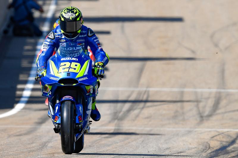 Iannone sorprende a Márquez en la FP1
