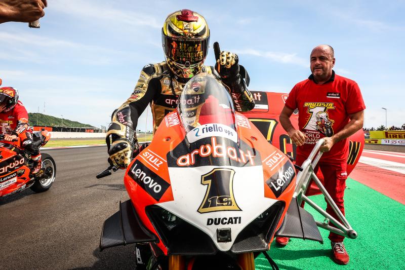 Bautista completa un doblete histórico para Ducati