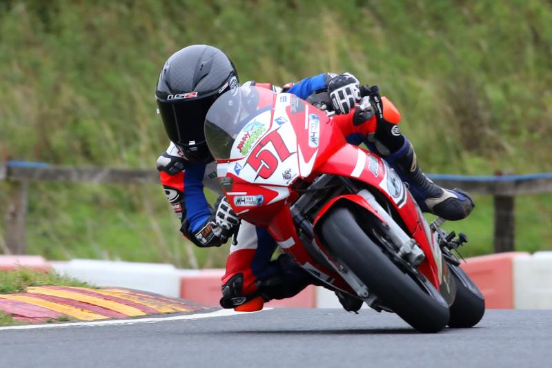 Johnny Garness closes in on Championship lead