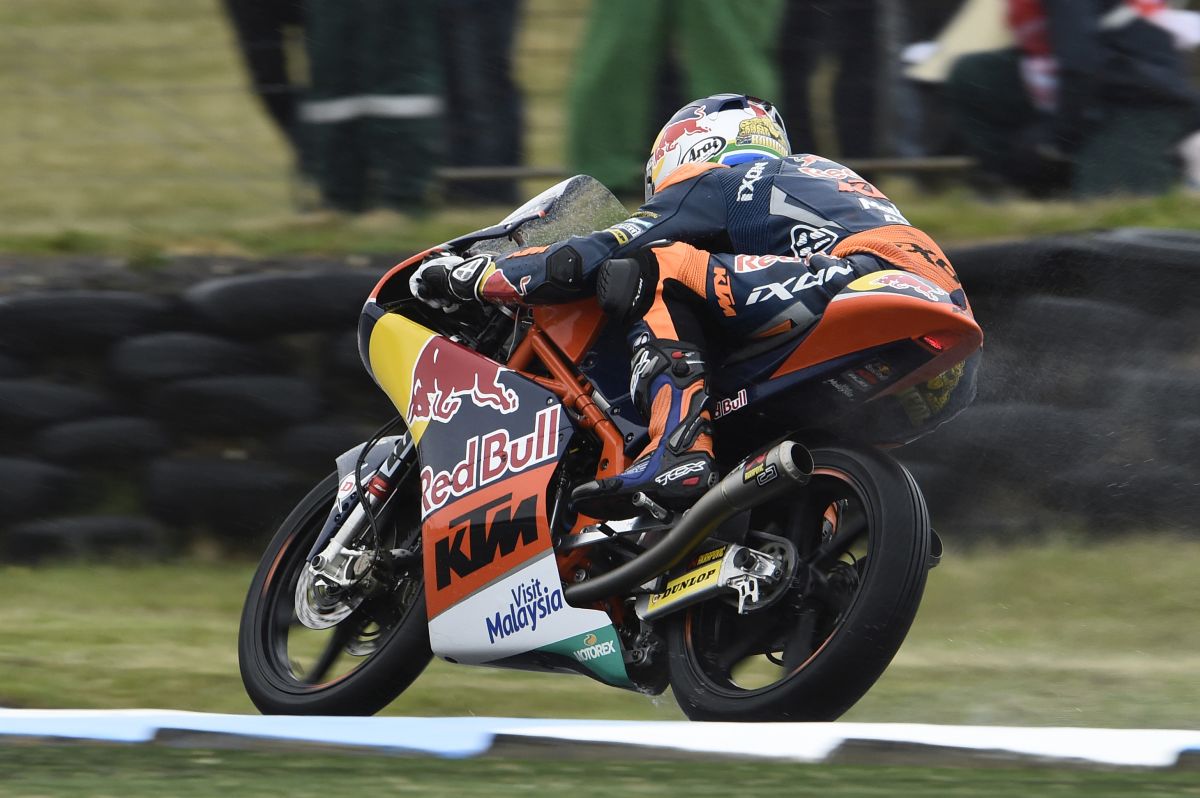 Pole rush: Binder takes Moto3™ last lap shootout