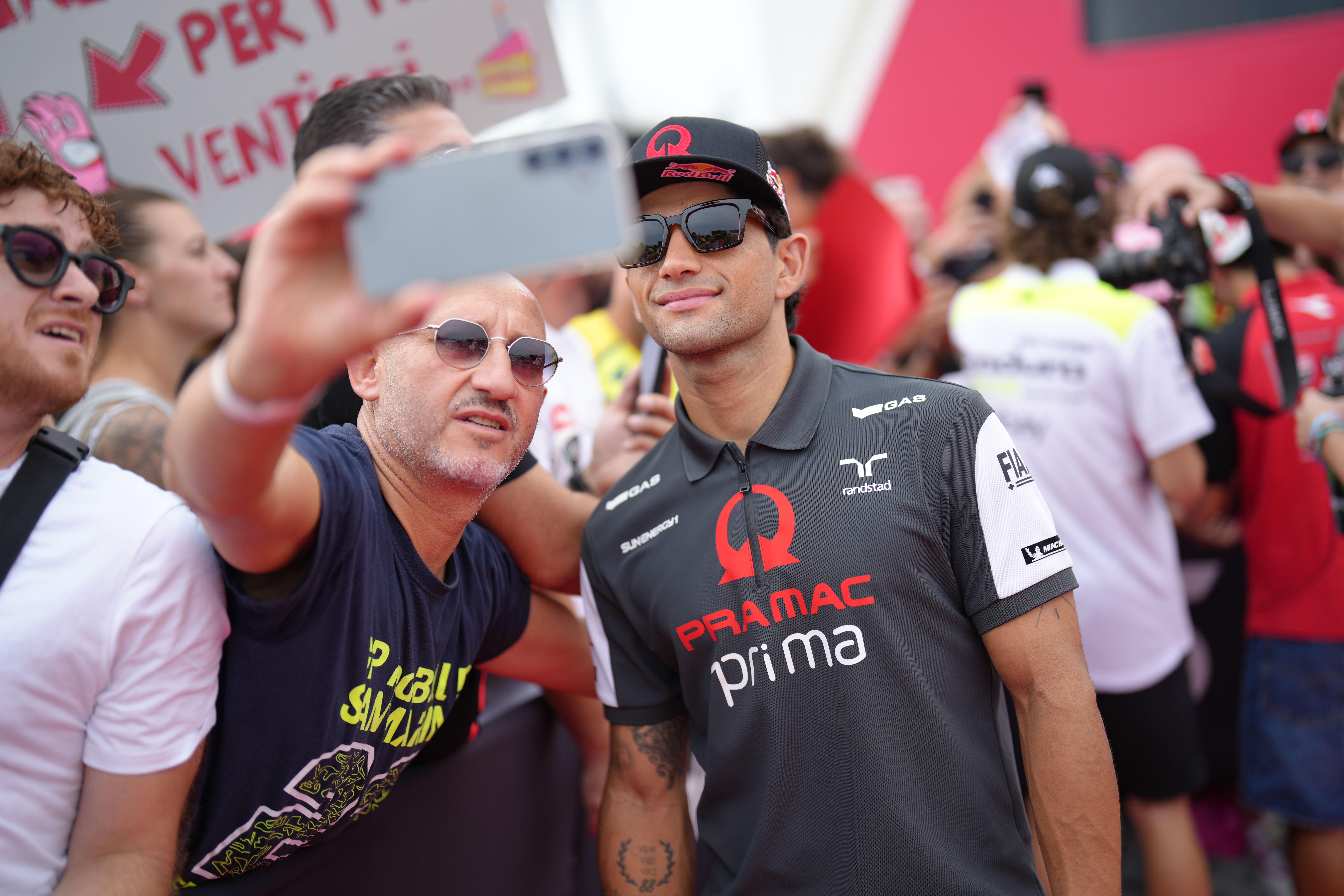 Hero Walk & Fan Zone: find out the details