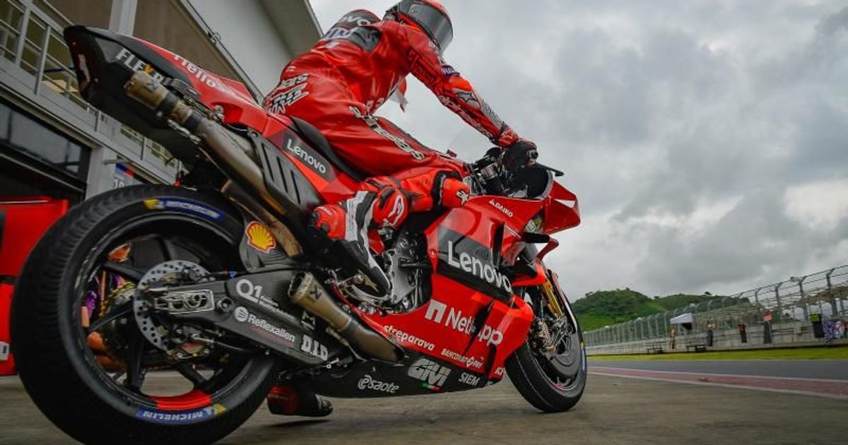 Why has the front ride height device been banned for 2023?