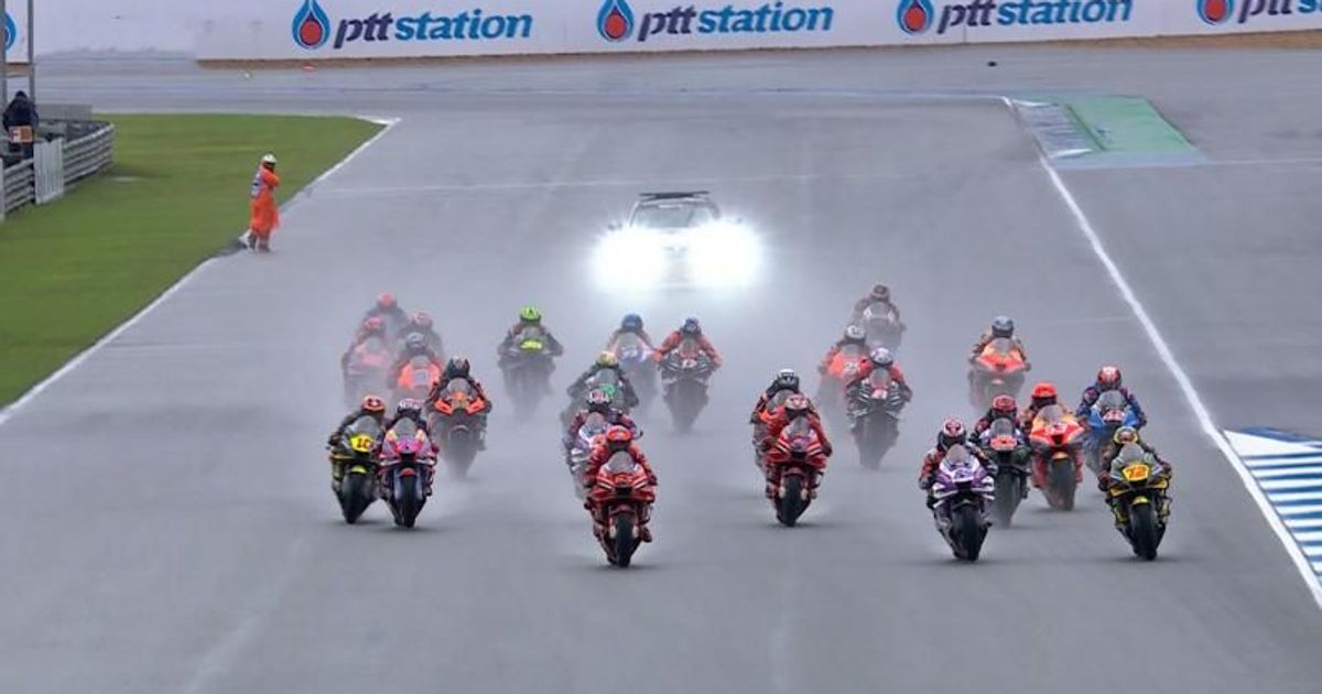WATCH: The dramatic race start at a very wet Thai GP!