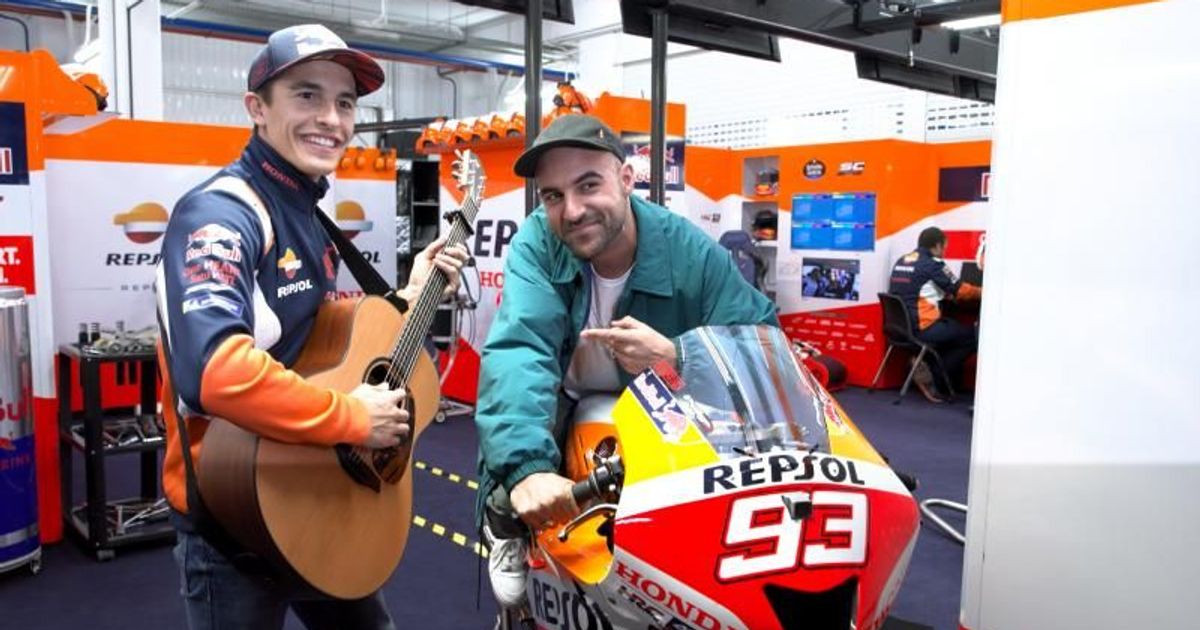 M. Marquez serenaded by very special visitor in HRC boxes