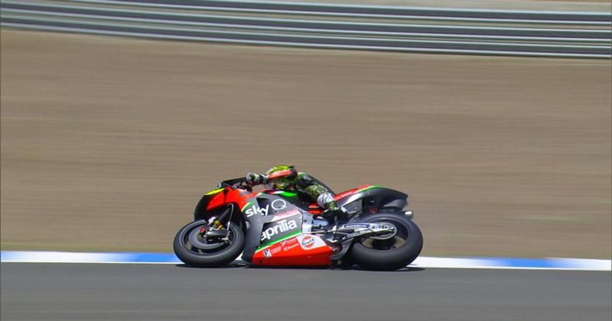 Oil on track brings a temporary stop to testing in Jerez