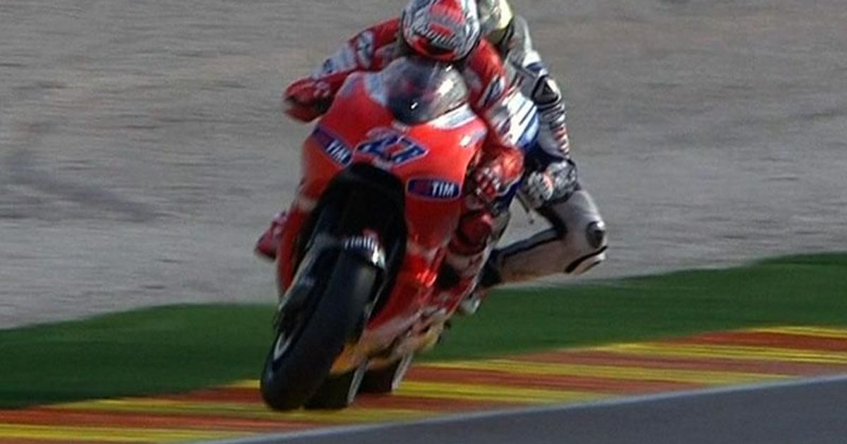 Valencia 2010 - MotoGP - Race - Action - Stoner and Lorenzo - During Valencia 2010 - MotoGP - Race - Action - Stoner and Lorenzo - During