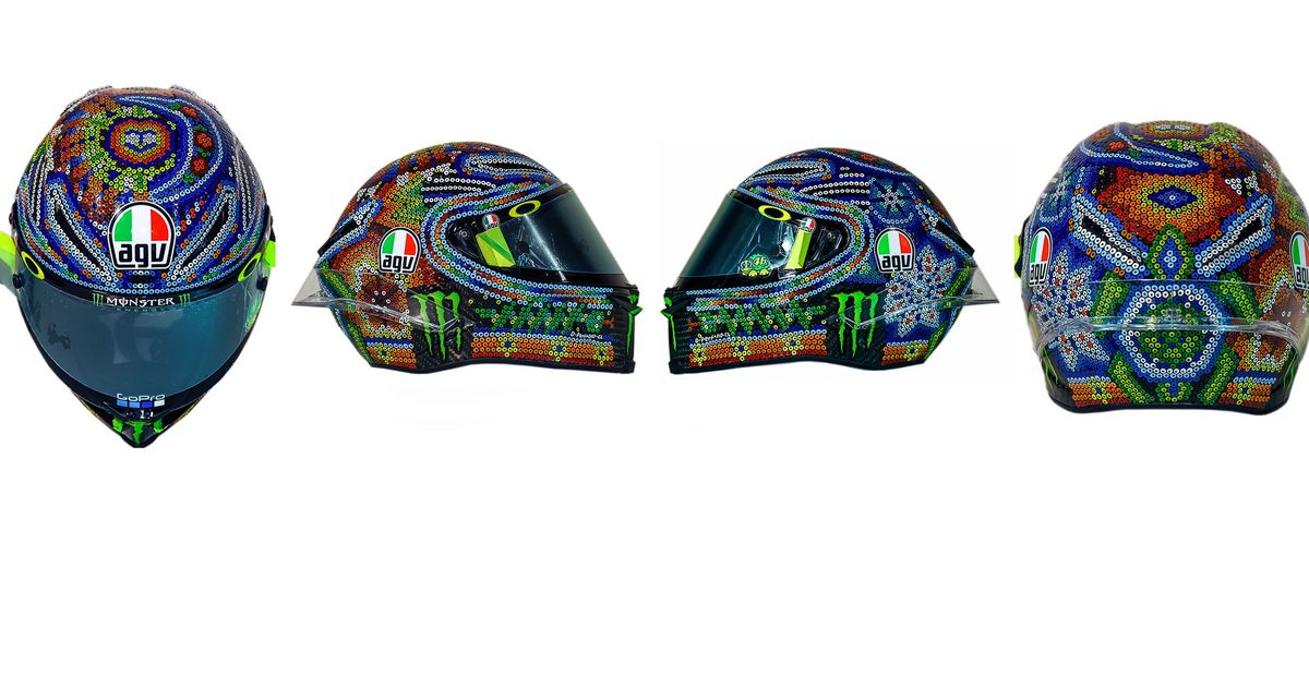 Rossi debuts stunning winter test helmet at Sepang