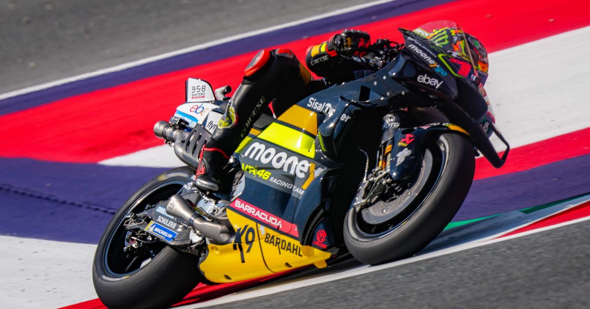 HIGHLIGHTS: Bezzecchi sets new lap record under watchful eye