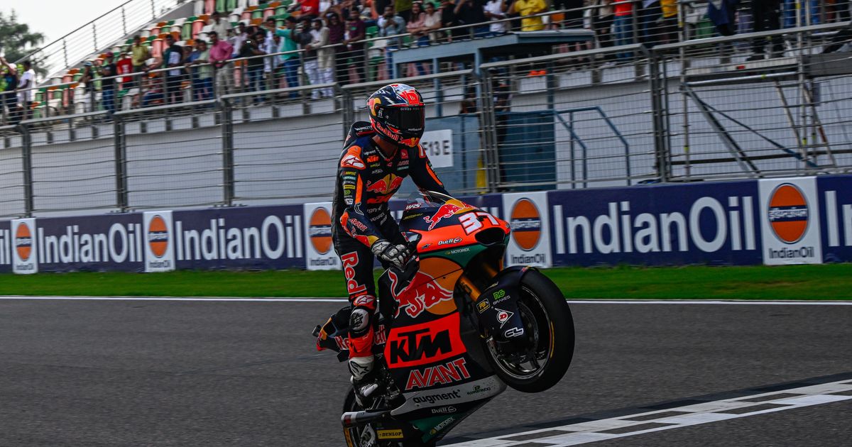 Moto2™ race recap: Awesome Acosta runs the rule over India