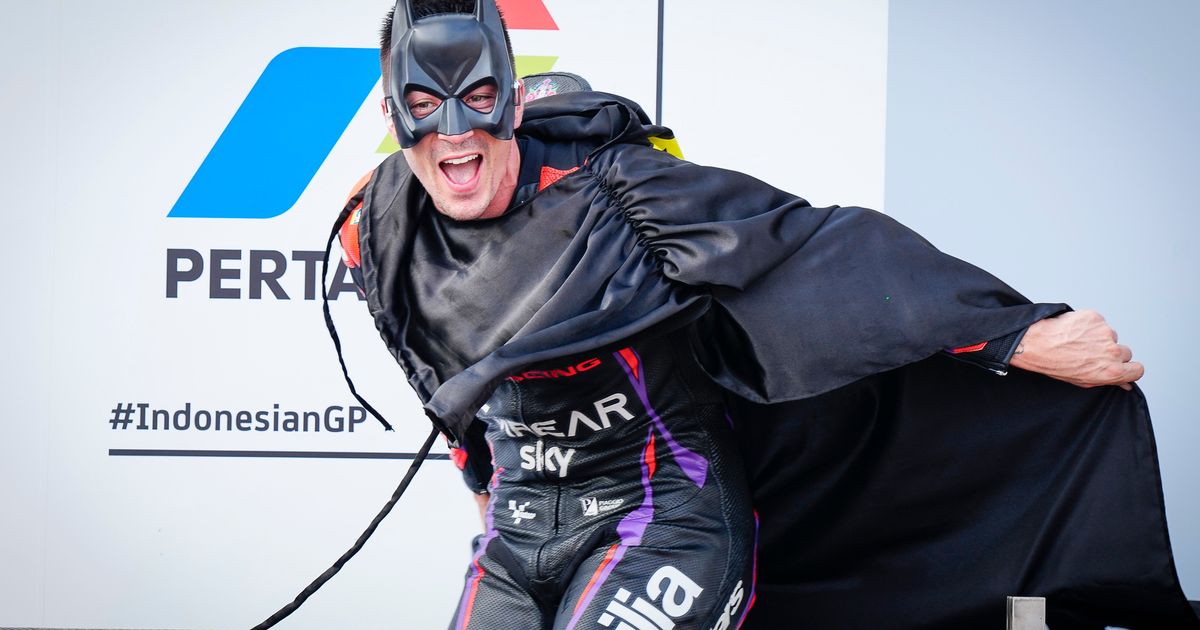 "It was a bet!" - Viñales explains bizarre Batman celebration