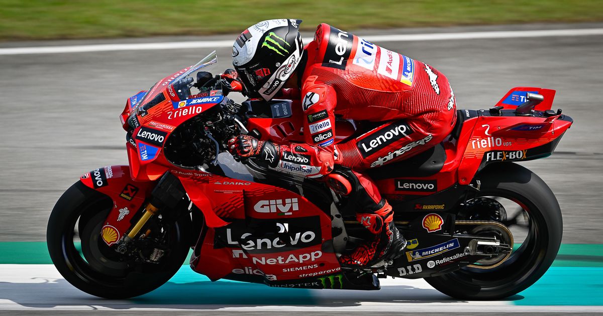Electric morning in Sepang sees the 1:56 club open for business