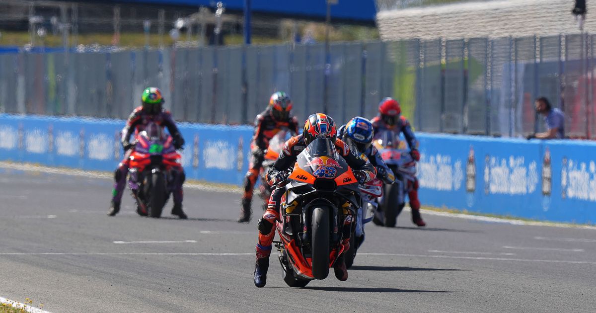 Acosta shines as factory KTMs face down dreaded Q1