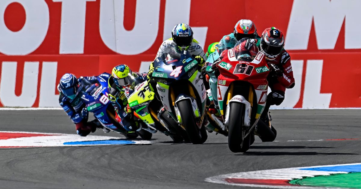 MotoE™: Electric class light up the Cathedral of Speed