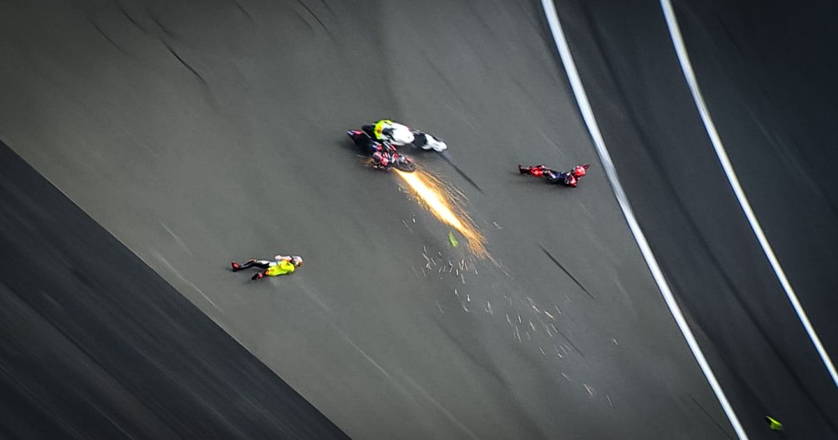 WATCH: Viñales and Bezzecchi crash out after high-speed collision