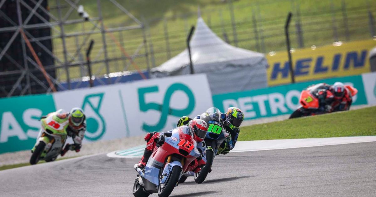 Moto2™ recap: Gonzalez grabs Day 1 honours in Sepang