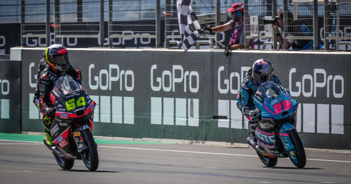 Moto3™ highlights: last-corner pass brings a new winner