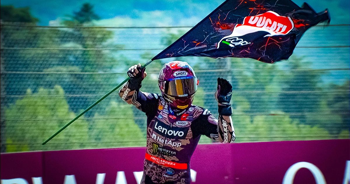 REWIND: Plantar la bandera