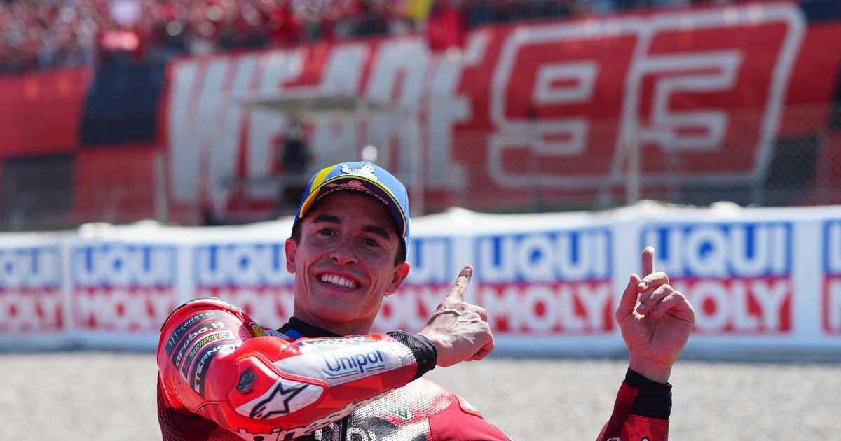 MM93 survives late scare for victory: "I saved it with the left elbow!"