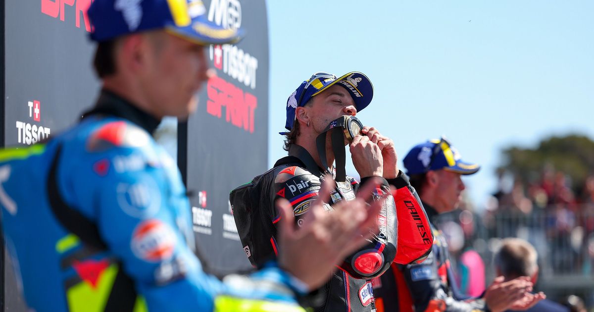 Bezzecchi: "Por desgracia, al cruzar la meta vi que tenía otra ala"