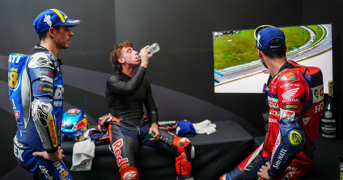 UNHEARD: "Podium, no way! Victory!"