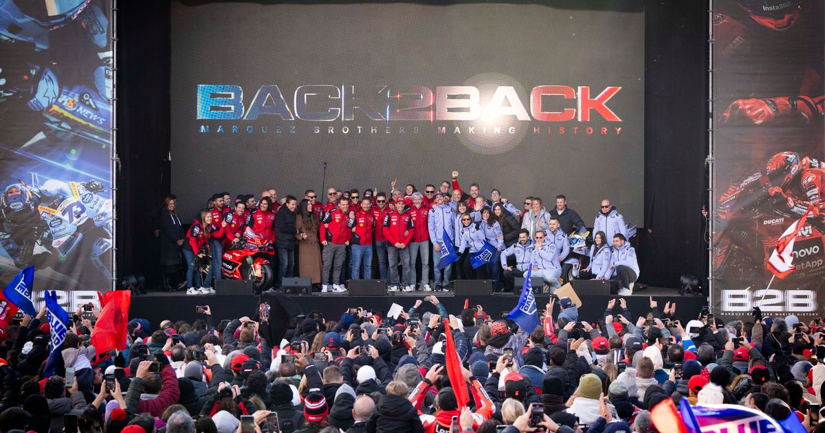 Los hermanos Márquez celebran su doblete en Cervera